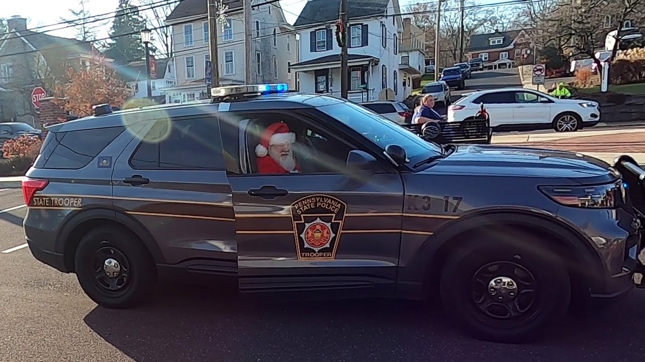 Santa Arrives in a Cop Car to our Event! The Tom & Haley Show S3:E18 # ...