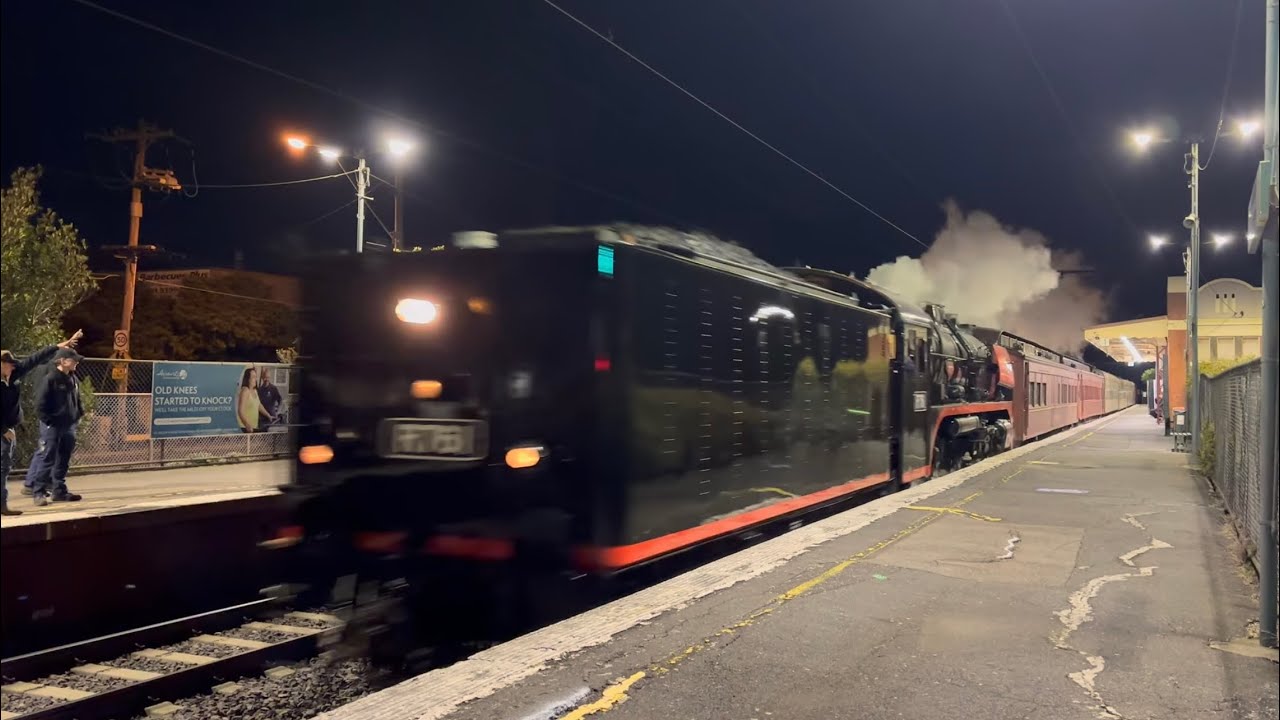 707 Operations R761 N452 A66 8590 The Riverlander train Spotswood - YouTube