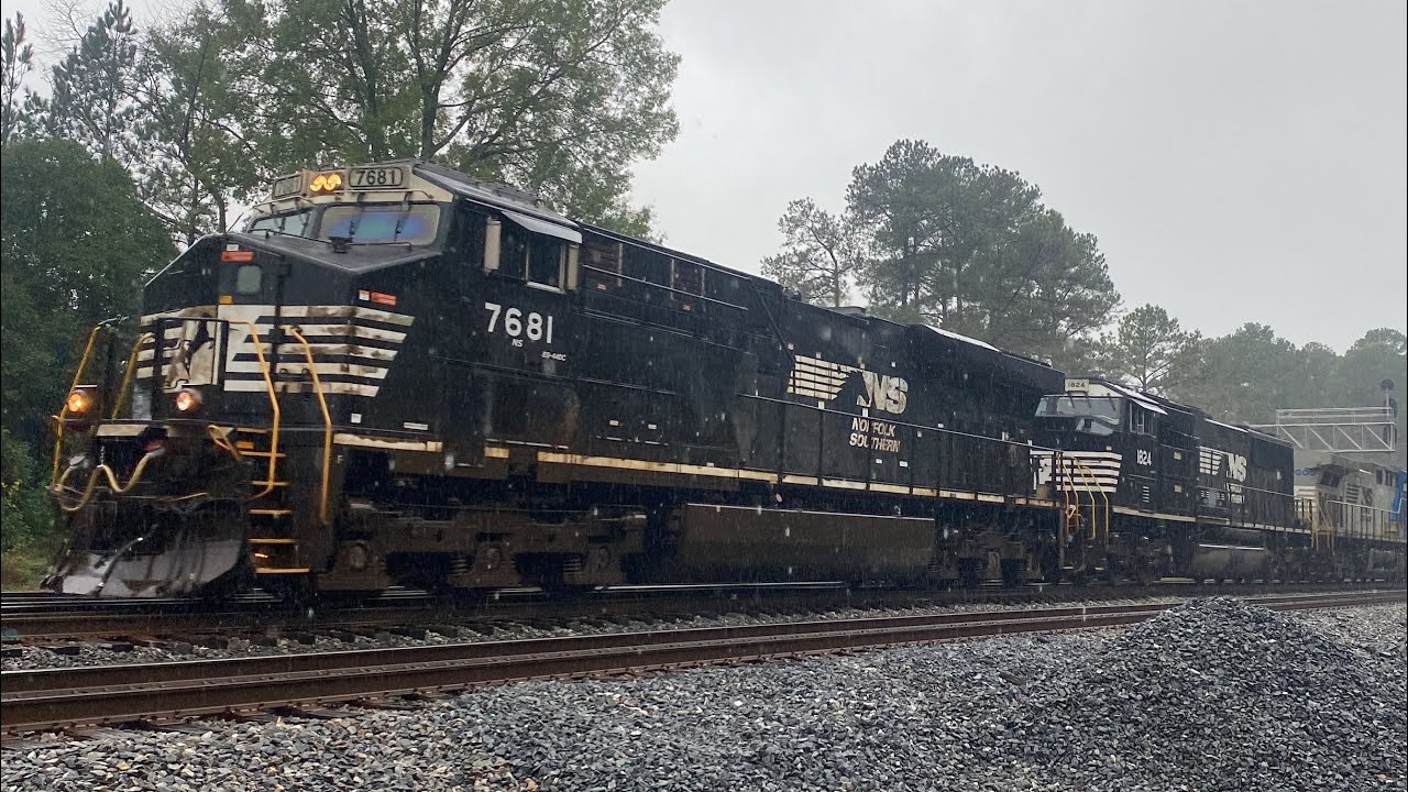 NS 7681 leads fast NS 24X in the pouring rain ☔️ 11-14-2024 - YouTube