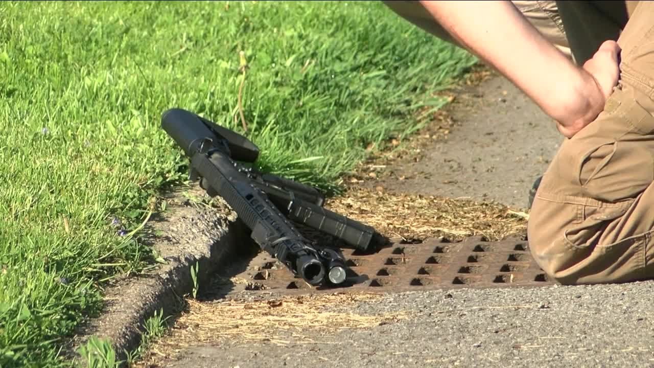 Detective shot while investigating shooting - YouTube