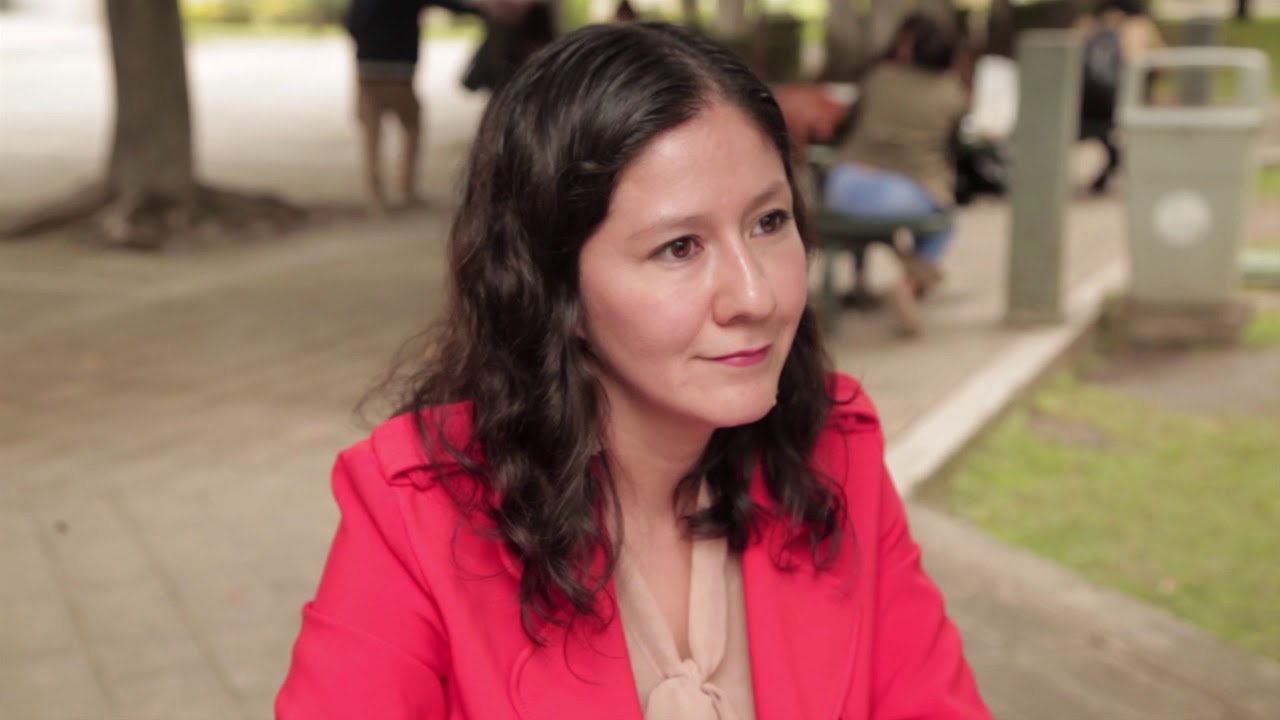 Secciones Paraninfo 74 De Perfil Daniela Barba González - YouTube