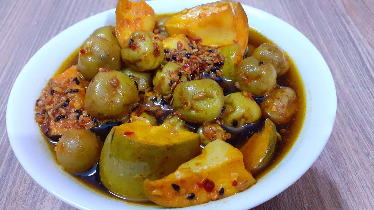 Traditional Achar recipe Ab achar banny ka hr ghar ma//آم اور لہسوڑے کا ...