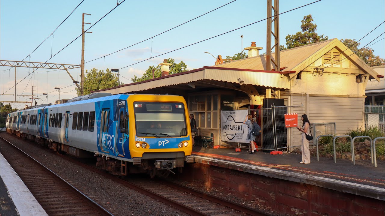 Last Evening of Trains, Mont Albert Station - YouTube