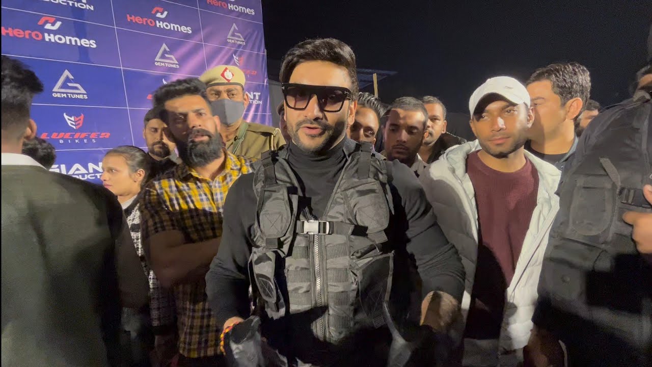 Fazilpuria Grand Entry With High Security In Live Show || Fazilpuria In ...