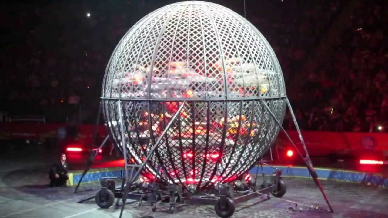 Motorcycle Stunt at Ringling Bros. and Barnum & Bailey Circus - YouTube