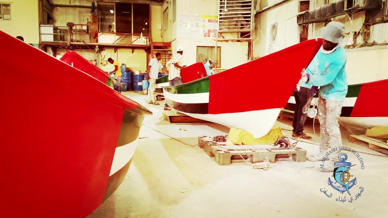 A peek into a fishing boat factory in Dubai - YouTube