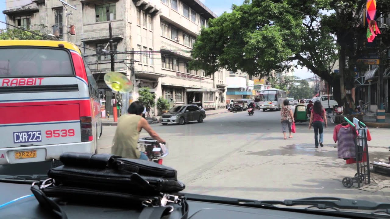 Traffic navigating an intersection in Manila Philippines - YouTube