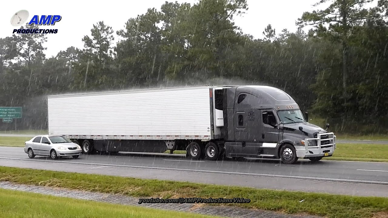 Gray Freightliner Cascadia in the rain | Truckspotting 80724 - YouTube