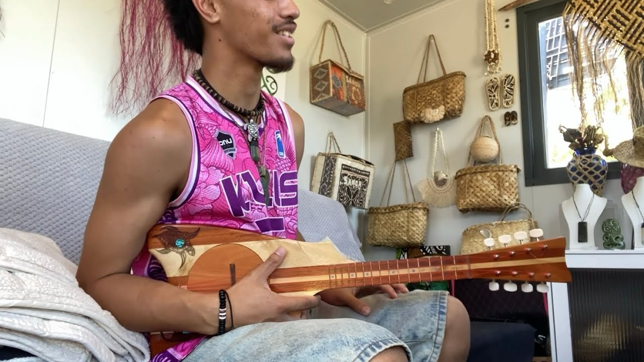 How to play a Cook Island Ukulele (From the beginning) - YouTube