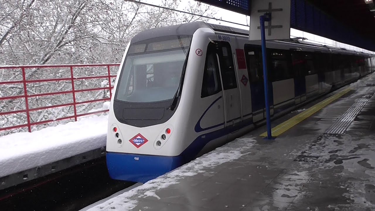 Metro de Madrid - Serie 3000 en Aluche Linea 5 bajo cero - YouTube