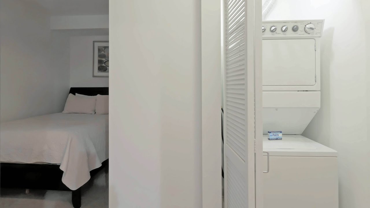 Tour a Suite Home Chicago Fully Furnished Studio in Theater District ...