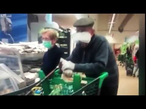 Maske Yerine Kadın Pedi Takan Adam