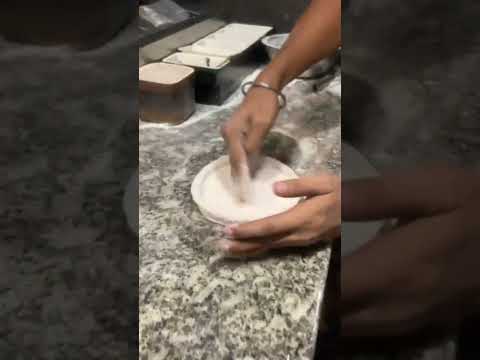how to make Neapolitan piazza base - YouTube