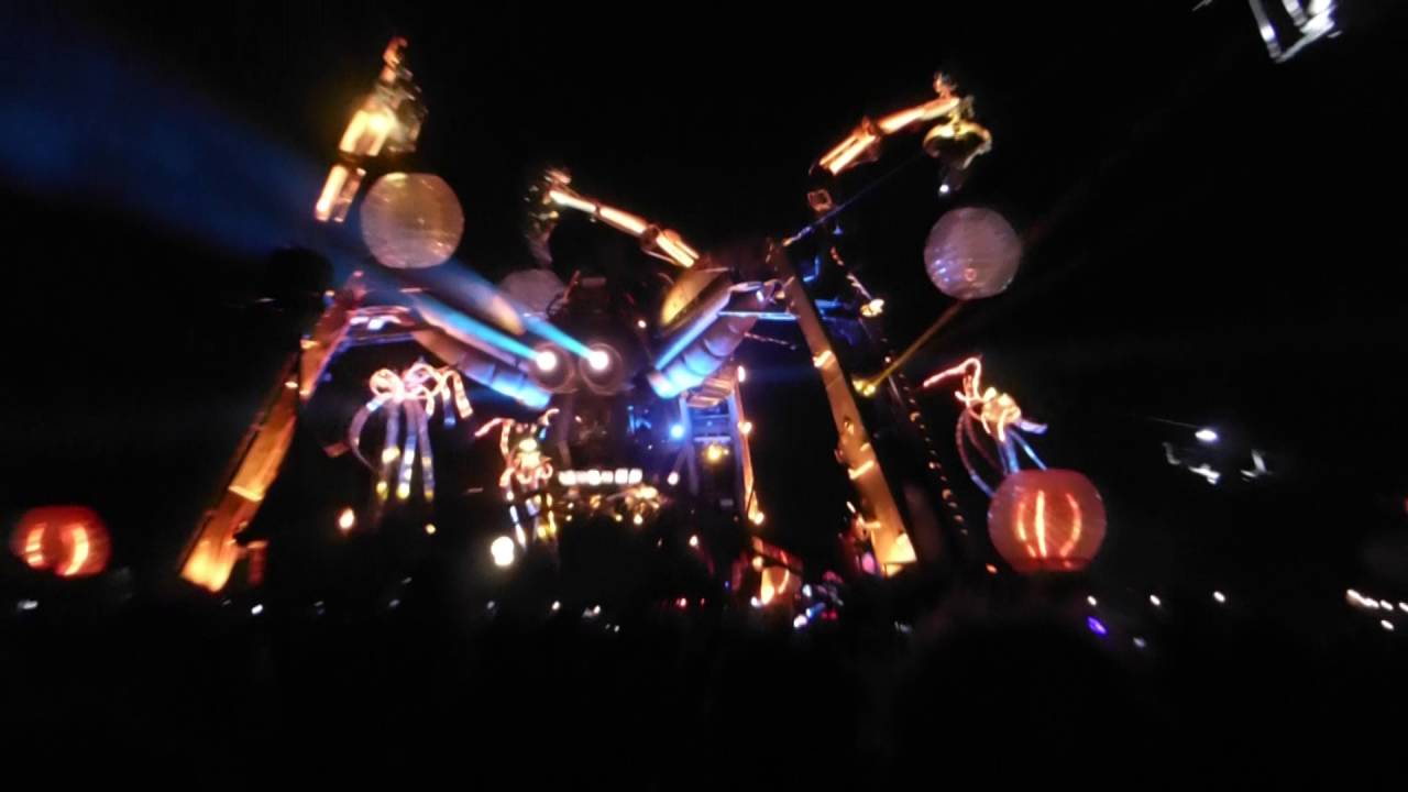 Arcadia Spectacular - Glastonbury 2016 - YouTube