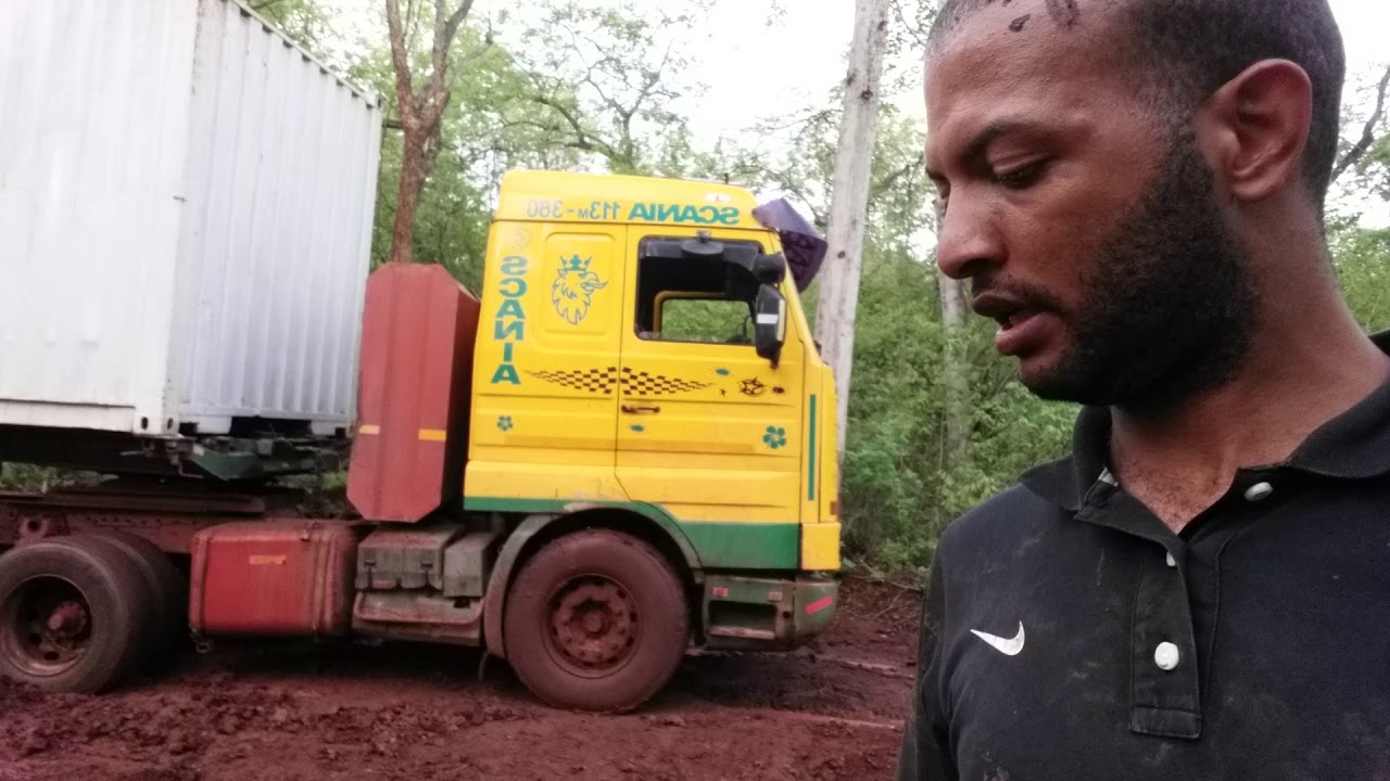 Distrito de Mueda, estrada entre a sede do Distrito e o Rio Rovuma ...