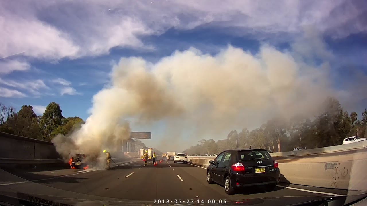 M4 car fire today 27/05/2018 ,eastbound - YouTube