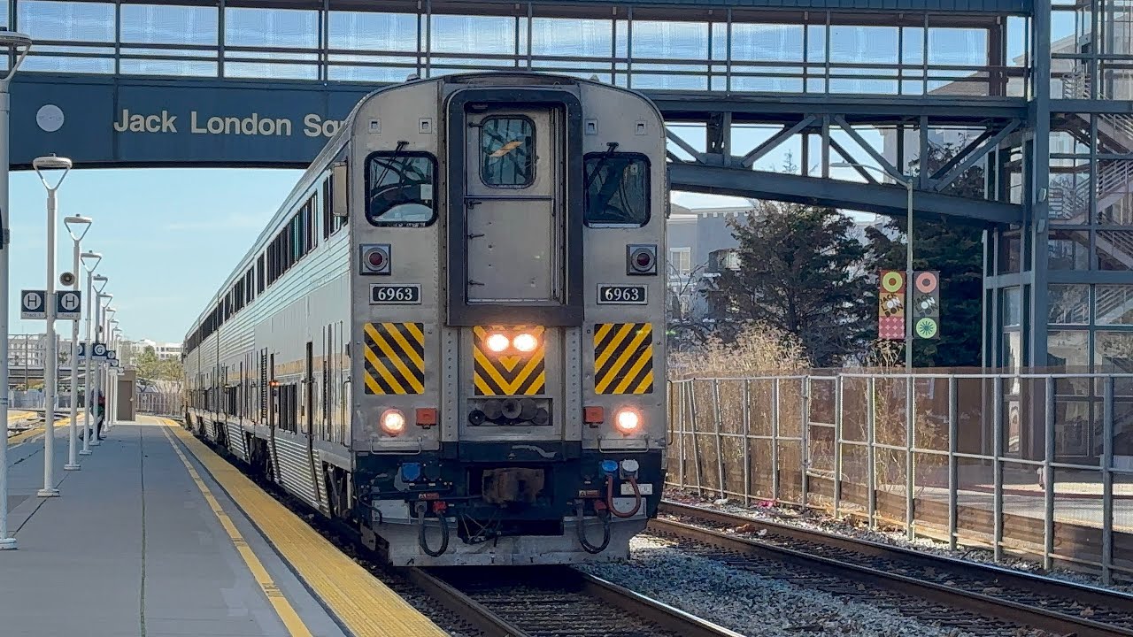 Amtrak Capitol Corridor 532 At Oakland Jack London Square CA - YouTube