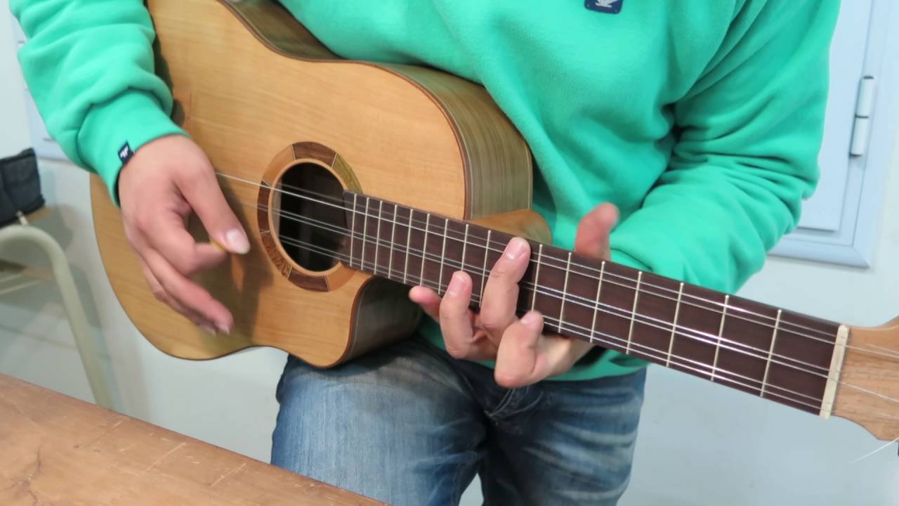 Probando un Tres Cubano Lucas Carrera Luthier - YouTube