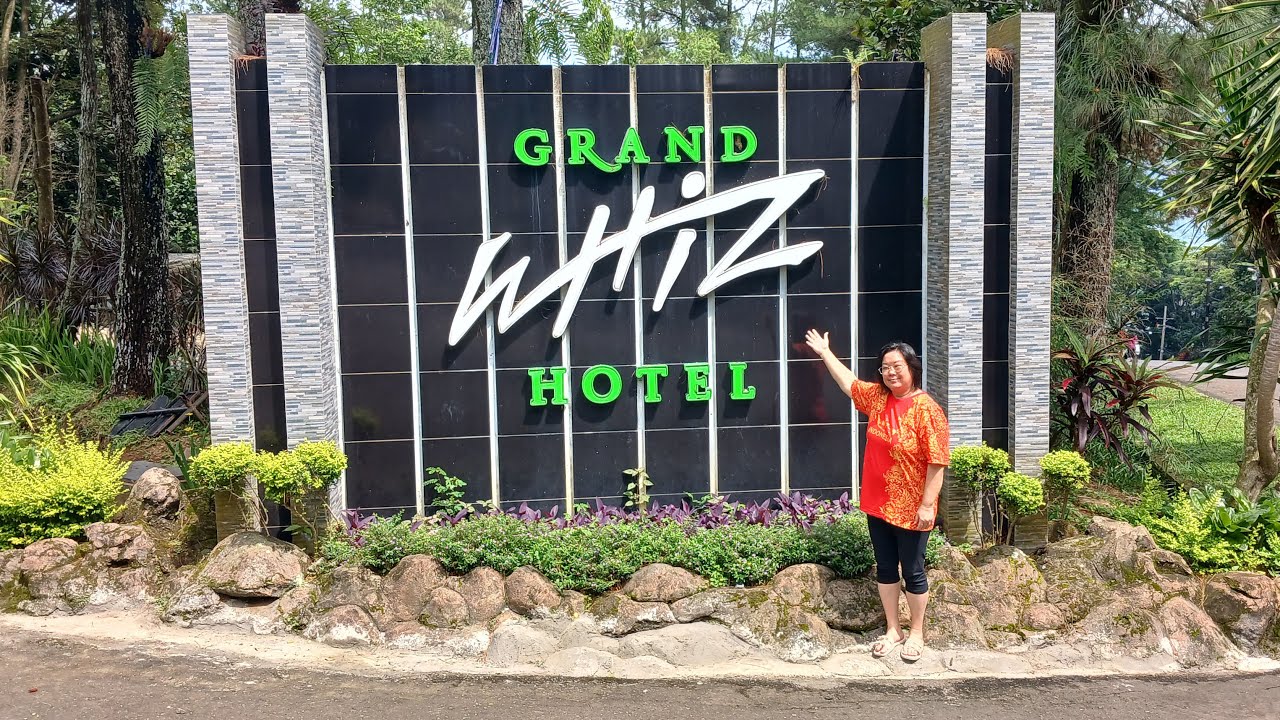 Hotel Grand Whiz Trawas Jawa Timur Review Vlog - YouTube