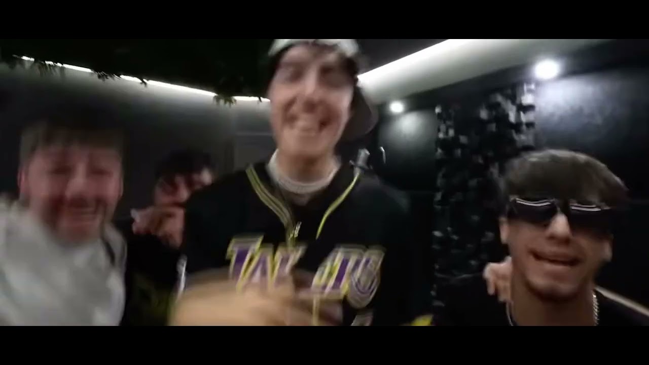 YoSoyPlex cantando su nueva canción con la Epic House 🏠 @YoSoyPlex ...