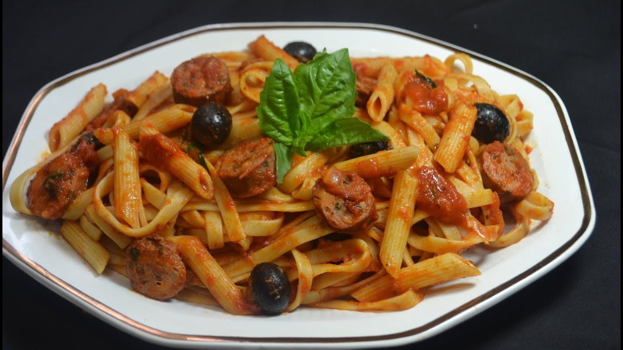 Rica y facil pasta con salchichas y olivos - YouTube