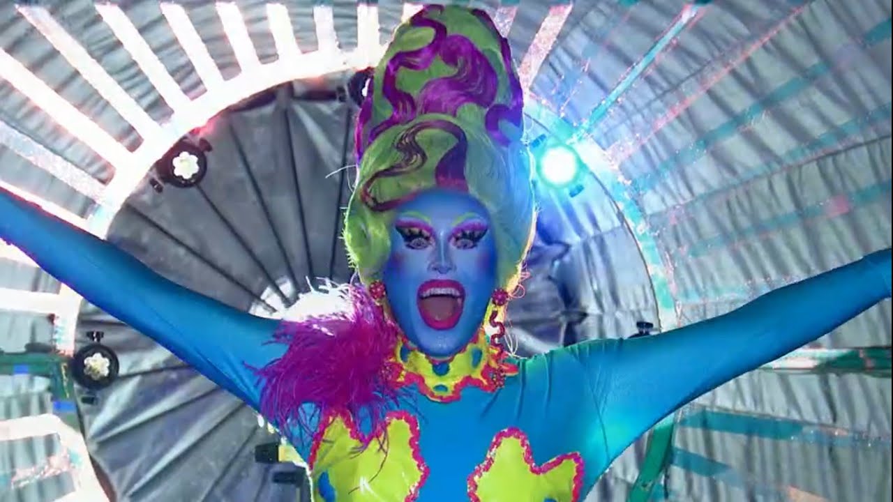 Blu Hydrangea's Entrance | Rupaul's Drag Race UK VS The World - YouTube