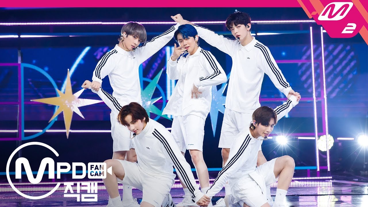 [MPD직캠] TXT 직캠 4K '9와 4분의 3 승강장에서 너를 기다려 (Run Away)' (TXT FanCam ...