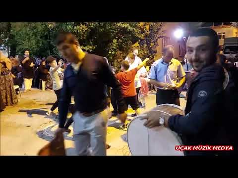 Atım kara ben kara sen kara Erikdalı gevrektir Yaylanın çimenine kuzu yayılır kuzu  Özkan AGARTAN