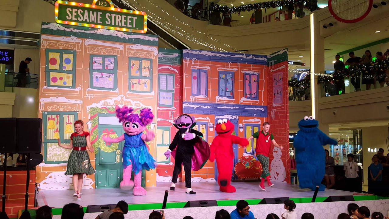 'Sesame Street' at Plaza Singapura, Video Clip 3/6 - YouTube