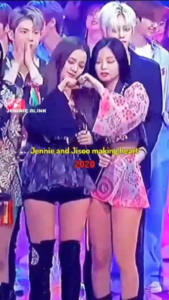 Jensoo making heart in 2023 #blink #blackpink #100k #cute #fypシ ...