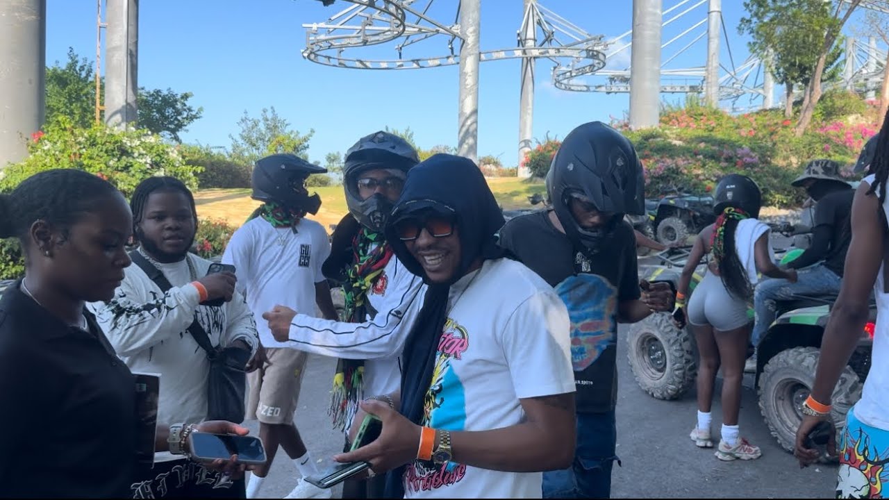 Out in the world , 450 , weekday , Jahvy, Denocrazy , and the team ...