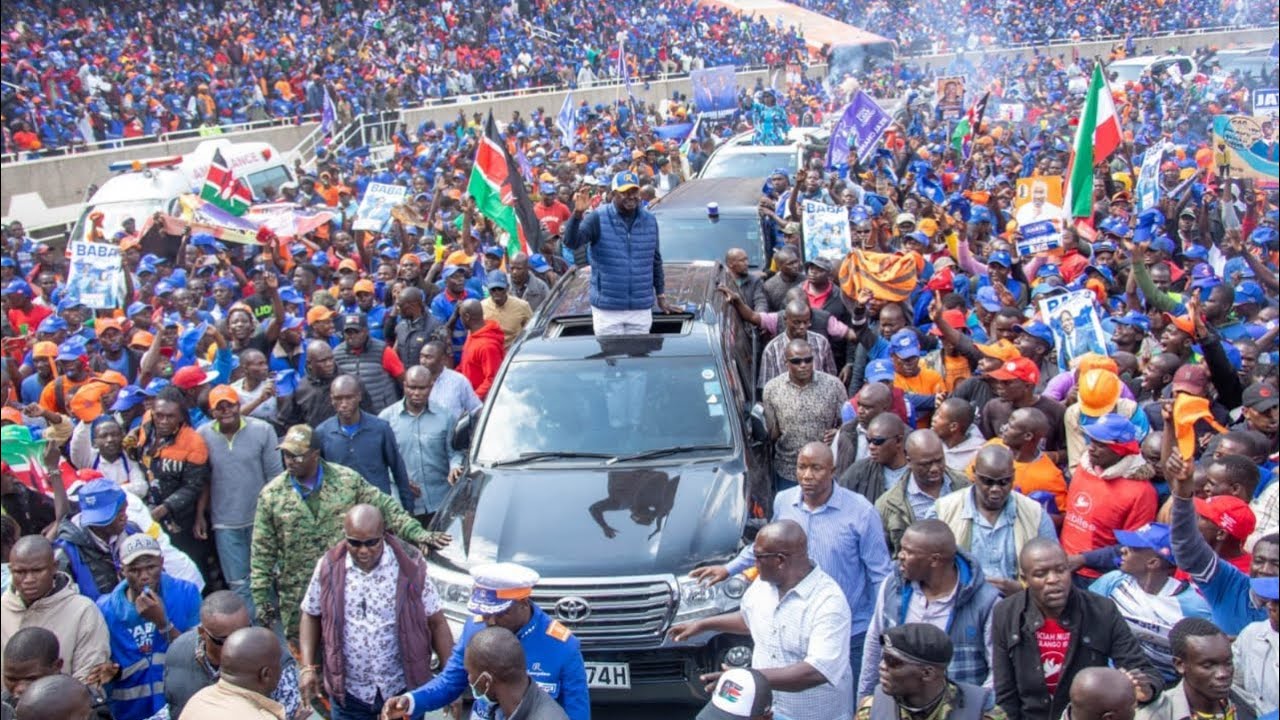 KING!! SEE HOW RAILA ODINGA ARRIVED AT KASARANI STADIUM FOR AZIMIO'S ...