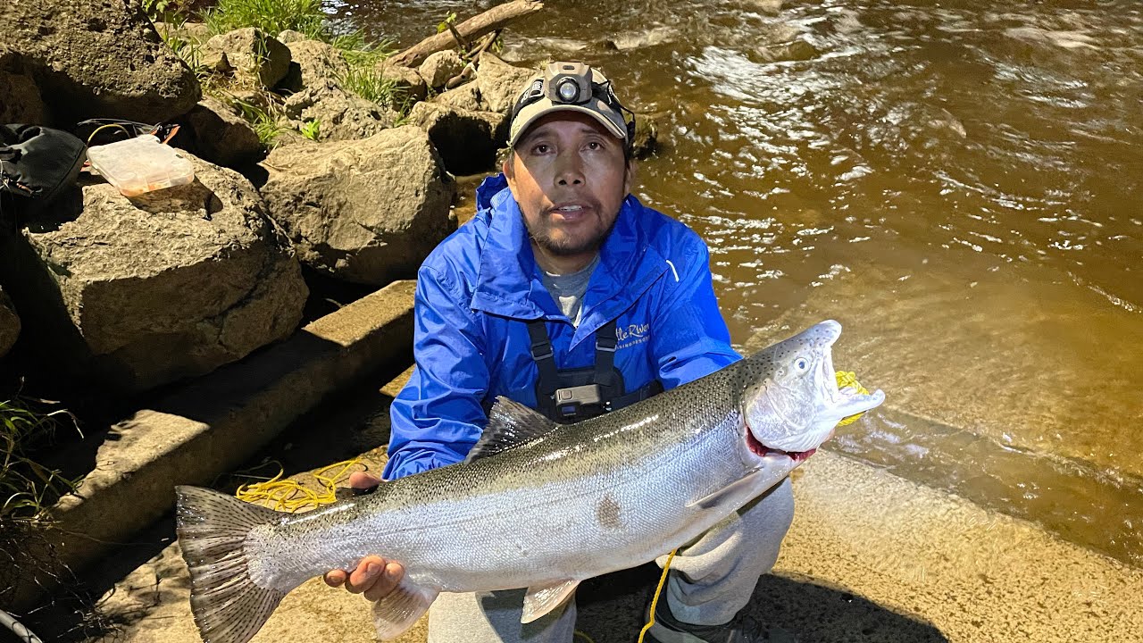 GRAND RIVER STEELHEAD FISHING IN MICHIGAN - YouTube