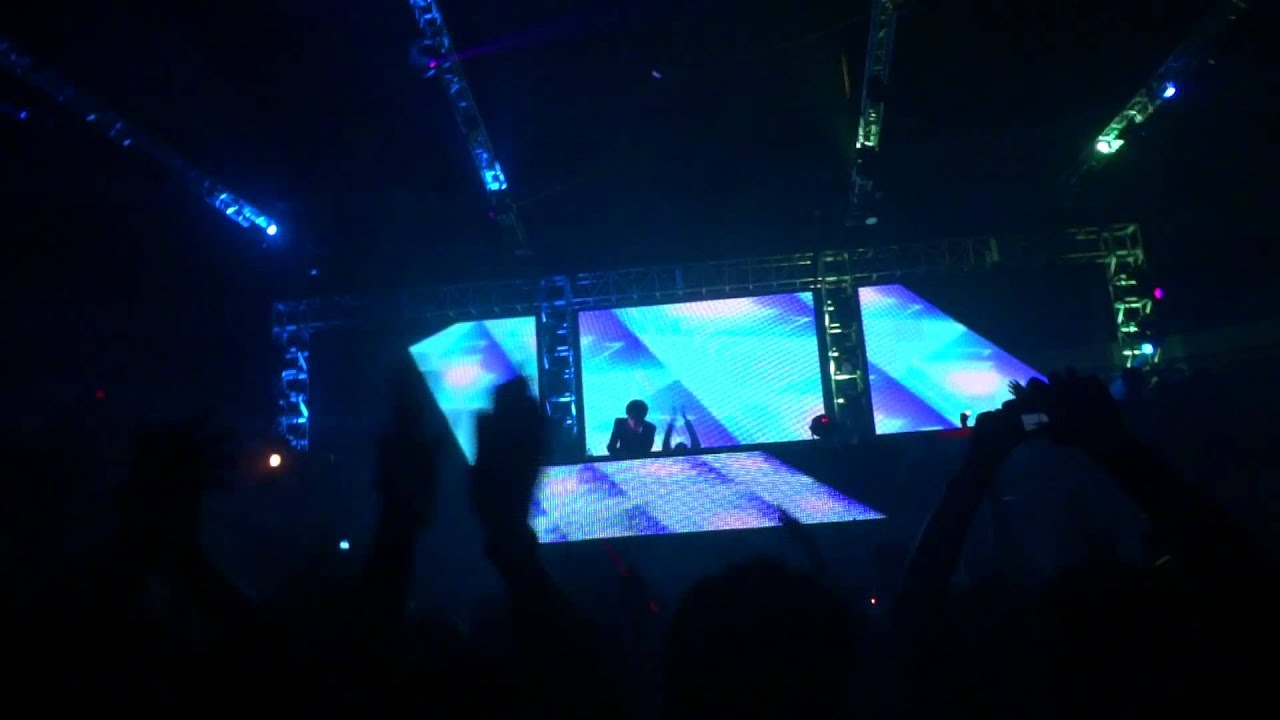 Madeon @ LED OMFG NYE 2012 - part 2 - YouTube