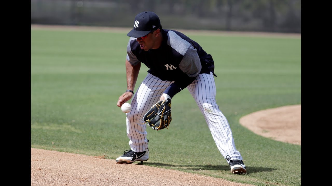 Russell Wilson takes fielding practice with Yankees - YouTube