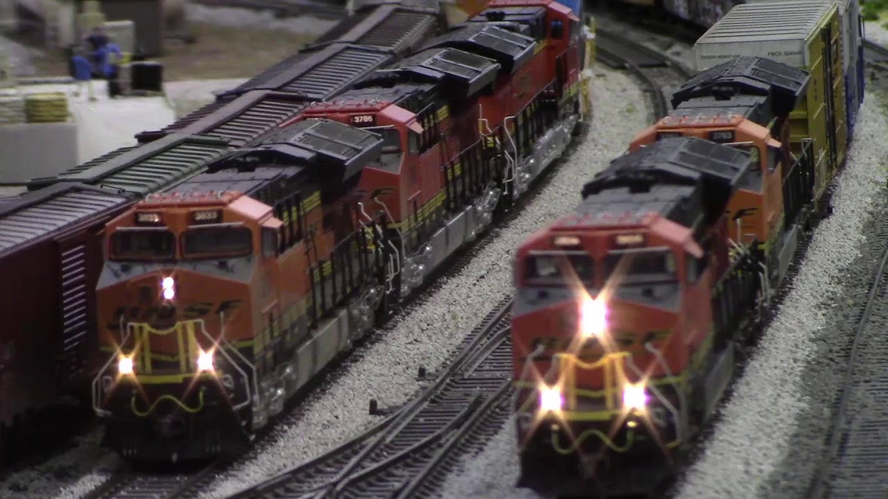 Kansas City Eastern triple track BNSF train race - YouTube