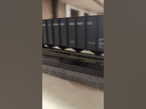 ScaleTrains NS C44-9W - YouTube