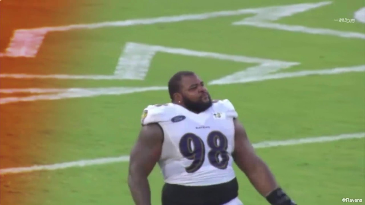 Ravens Fan Dances In Stands, Player Sees Her Moves And Starts Dance-Off ...