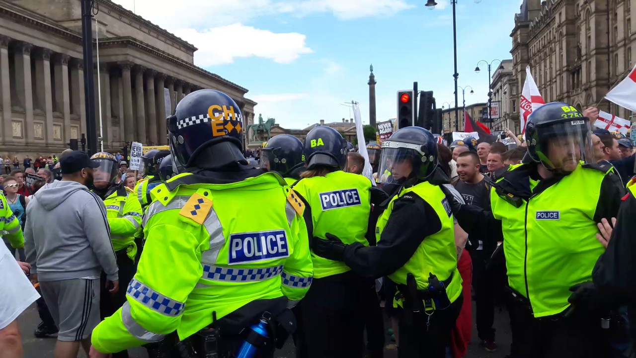 EDL vs Antifa Liverpool 2017 - YouTube