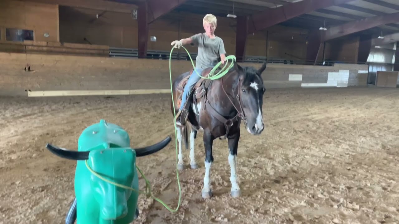 Wade/Happy Feet rope dummy and dally up - YouTube