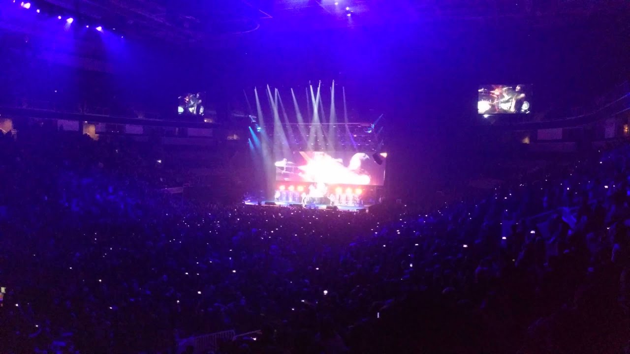 Black Sabbath - Start of the concert at SAP Center San Jose, CA - YouTube