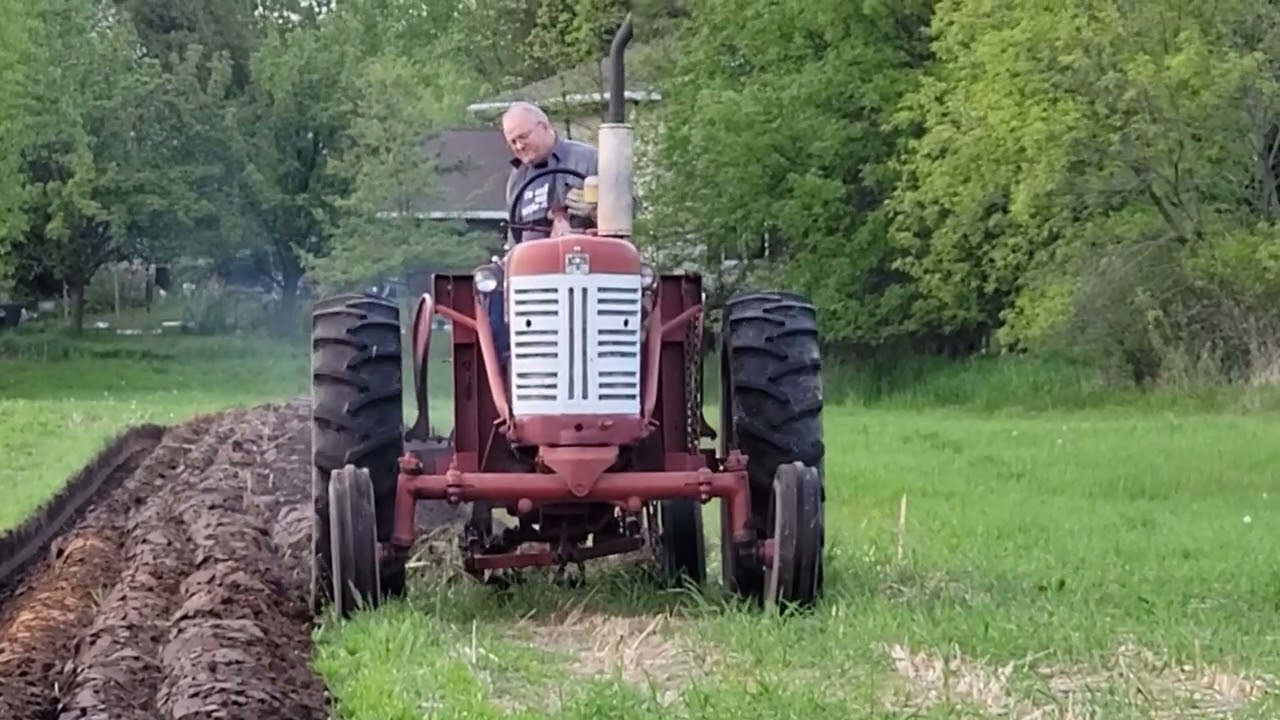 farmall 450 plowing - YouTube