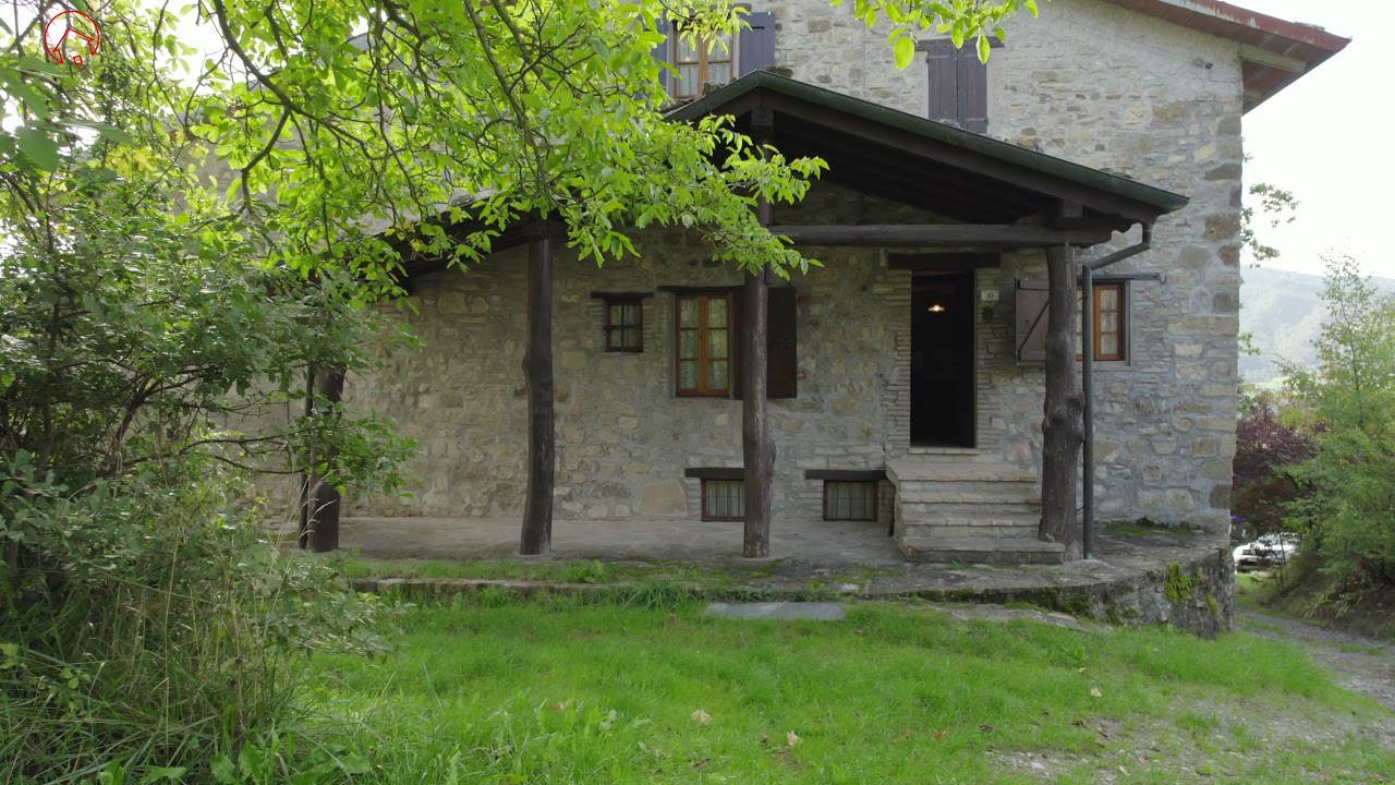 RUSTICO RISTRUTTURATO - CANOSSA - YouTube