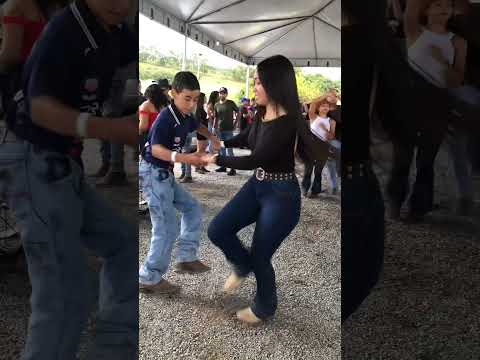 Olha ele de novo! Via: @gaabrielly.alencar #forró #dança #piseiro