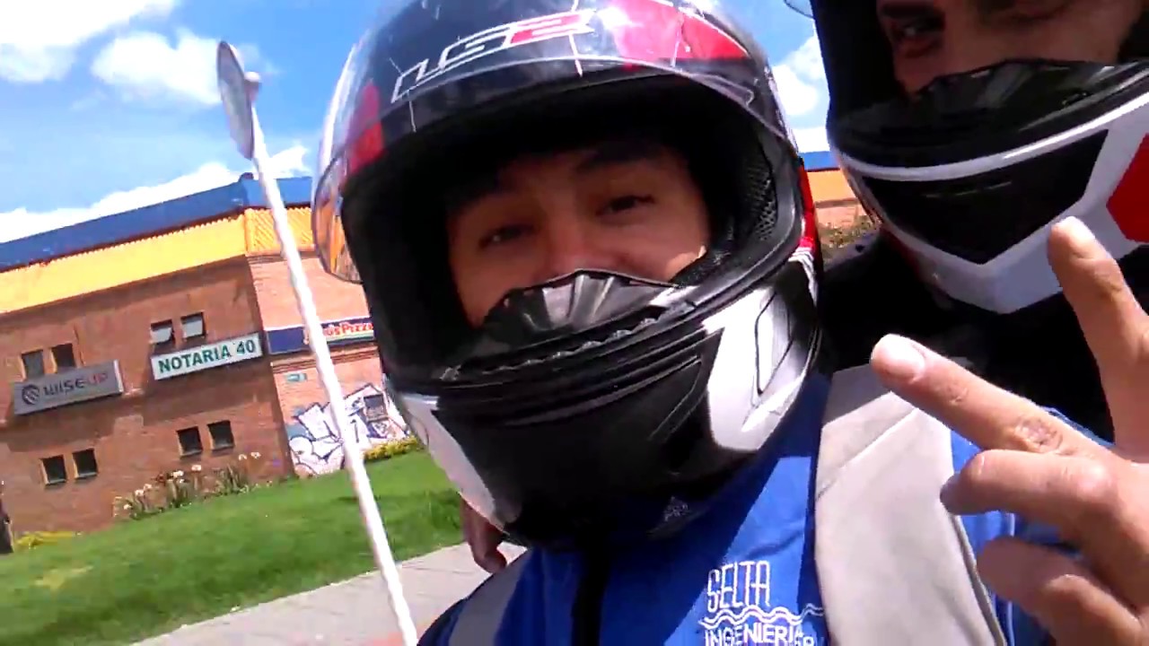 Probando motocicleta Pulsar 135 (Bajaj) de Auteco, para la compra ...