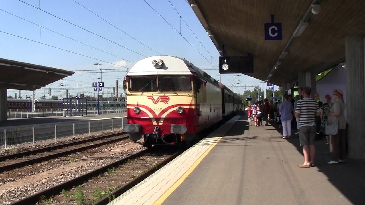 Dr13 2349 vetoinen VR 150v juhlajuna Valtteri saapuu Kouvolaan Harjusta ...