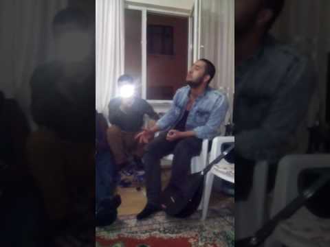 Üniversiteli Gençler Ağlama Bu Günler Gelirde Geçer Babam