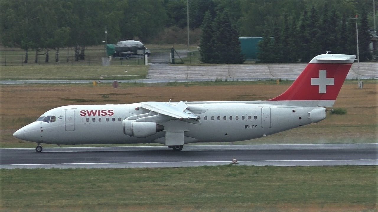 Swiss Avro RJ100 HB-IYZ LX 966 Landing at Berlin Tegel Airport - YouTube