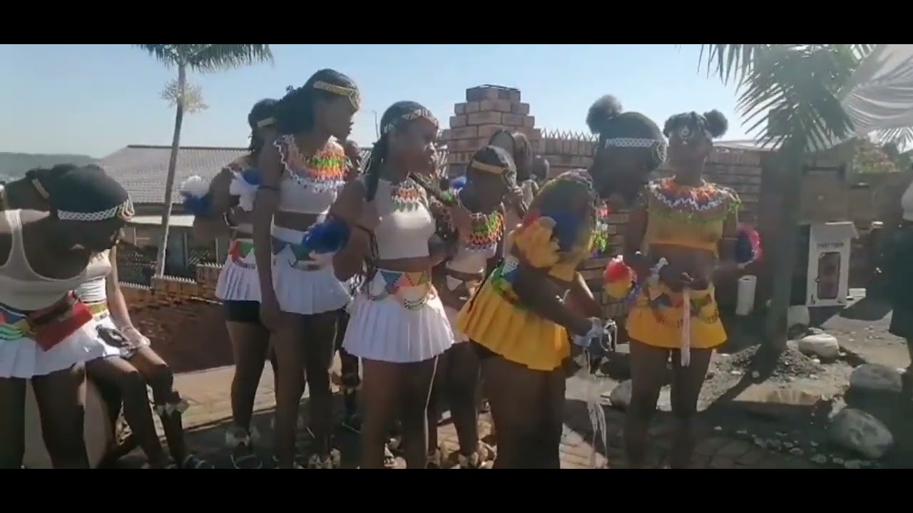 Umkhumbane stunning performance #Umemelo Ceremony # Zulu culture #life ...