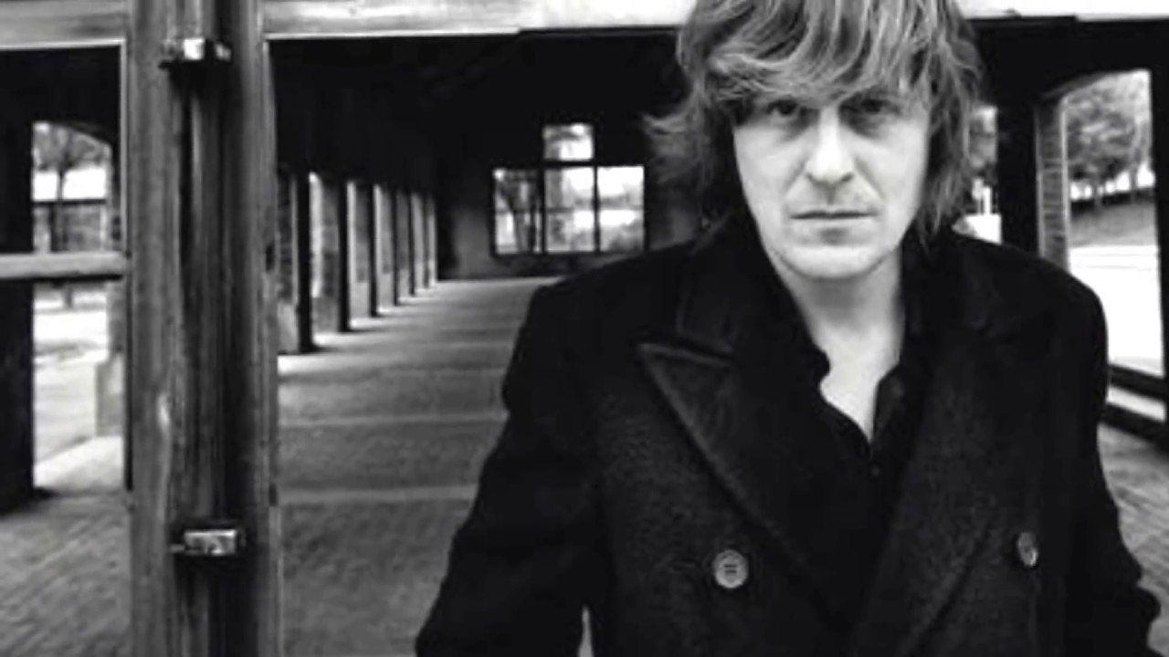 Nacho Vegas & Bunbury - El hombre que casi conoció a Michi Panero - YouTube